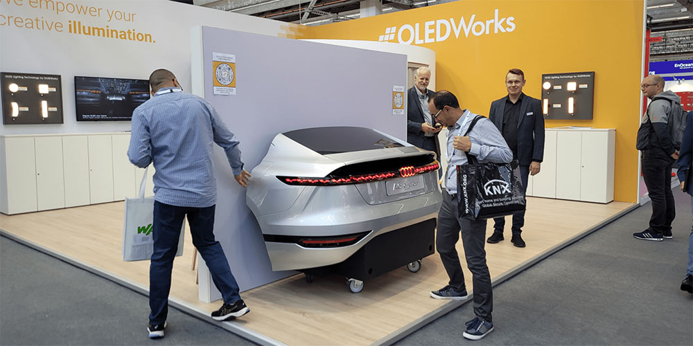 light-building-2022-experiences-oled-lighting-at-oledworks-booth